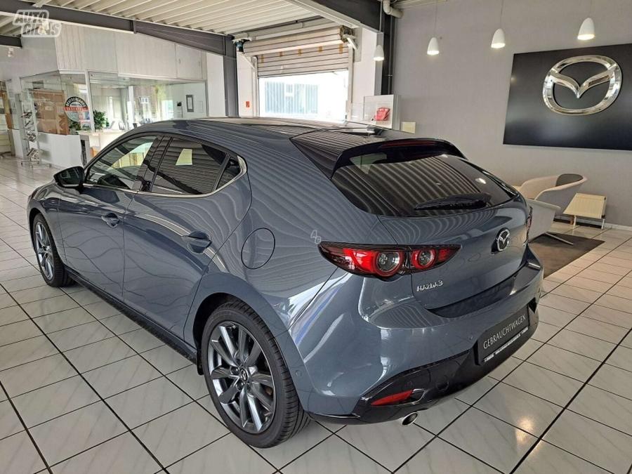 Grey Mazda 3 2021 in Kaunas, with an engine capacity of 2.00 L and mileage of 22 thousand km for 23894 €, photo 5 on AUTOMOTO.COM.LV
