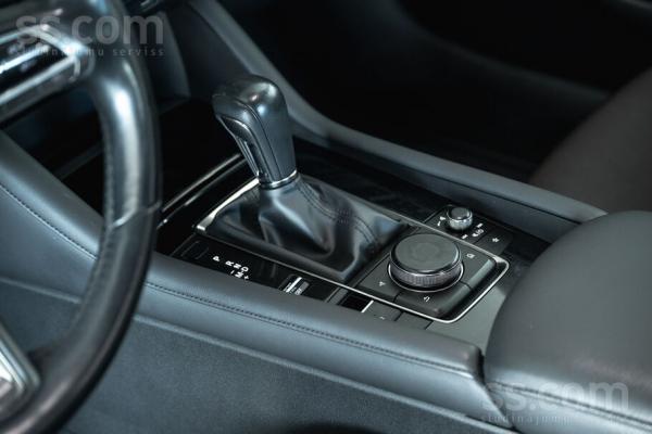 Grey Mazda 3 2021 in Riga, with an engine capacity of 2.00 L and mileage of 36 thousand km for 17490 €, photo 8 on AUTOMOTO.COM.LV