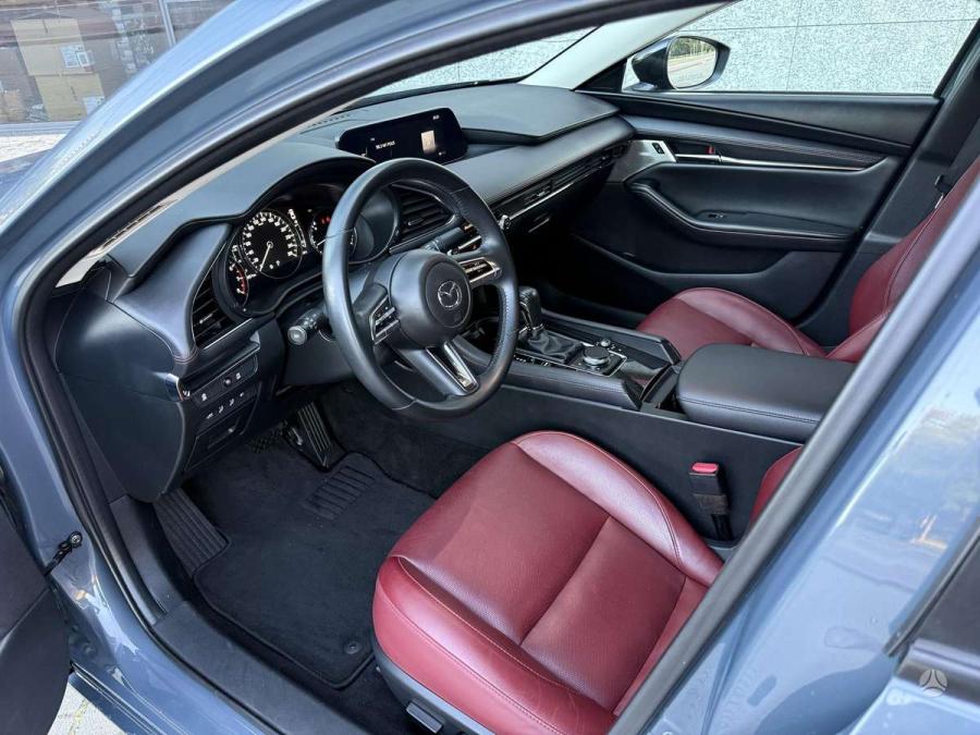 Grey Mazda 3 2023 in Klaipeda, with an engine capacity of 2.49 L and mileage of 23 thousand km for 16900 €, photo 15 on AUTOMOTO.COM.LV