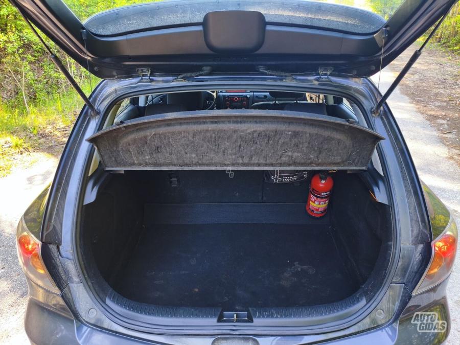 Mazda 3 2006 in Alytus, with an engine capacity of 1.60 L and mileage of 246 thousand km for 950 €, photo 4 on AUTOMOTO.COM.LV