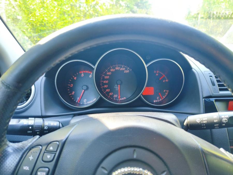 Mazda 3 2006 in Alytus, with an engine capacity of 1.60 L and mileage of 246 thousand km for 950 €, photo 5 on AUTOMOTO.COM.LV