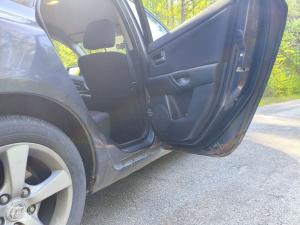 Mazda 3 2006 in Alytus, with an engine capacity of 1.60 L and mileage of 246 thousand km for 950 €, photo 9 on AUTOMOTO.COM.LV