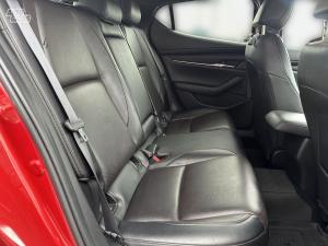 Red Mazda 3 2019 in Klaipeda, with an engine capacity of 2.00 L and mileage of 105 thousand km for 16900 €, photo 28 on AUTOMOTO.COM.LV