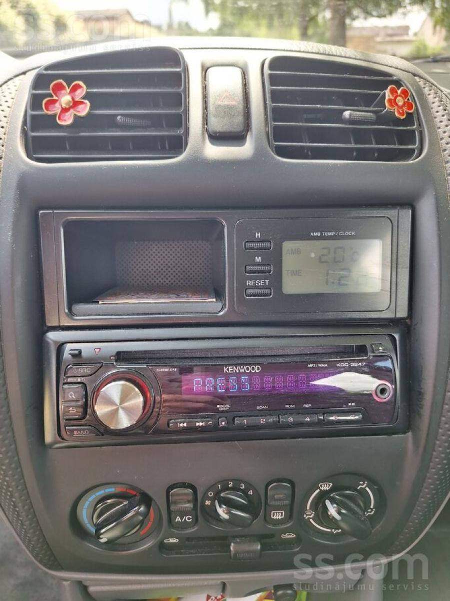 Sarkans Mazda 3 1999 Rīga, ar dzinēja tilpumu 1.50 L un nobraukumu 103 tūkst. km par 800 €, foto 8 vietnē AUTOMOTO.COM.LV
