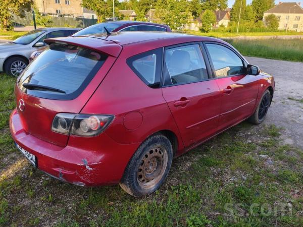 Red Mazda 3 2005 in Ludza, with an engine capacity of 1.60 L and mileage of 232 thousand km for 650 €, photo 4 on AUTOMOTO.COM.LV