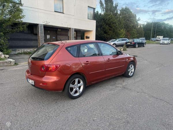 Sarkans Mazda 3 2005 Viļņa, ar dzinēja tilpumu 1.60 L un nobraukumu 198 tūkst. km par 1650 €, foto 5 vietnē AUTOMOTO.COM.LV