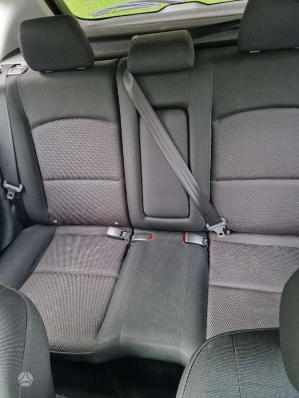 Red Mazda 3 2007 in Kaunas, with an engine capacity of 2.00 L and mileage of 274 thousand km for 1000 €, photo 9 on AUTOMOTO.COM.LV