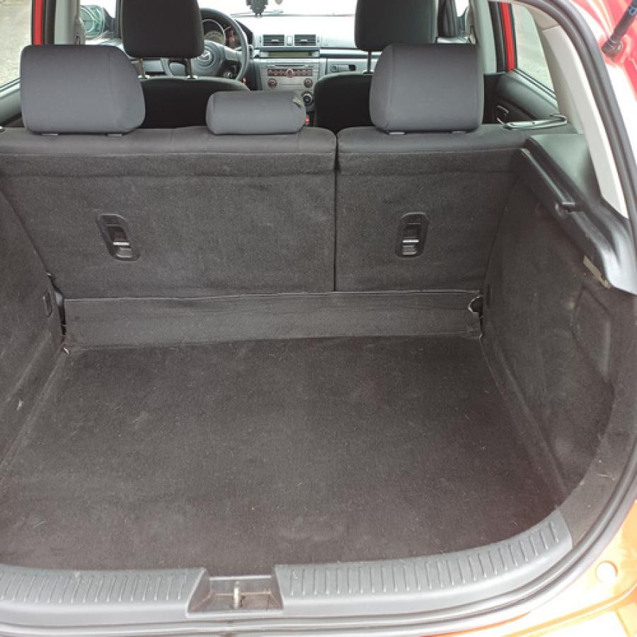 Red Mazda 3 2008 in Tallinn, with an engine capacity of 1.60 L and mileage of 211 thousand km for 2150 €, photo 9 on AUTOMOTO.COM.LV