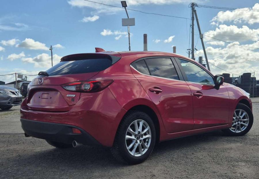 Red Mazda 3 2014 in Kaunas, with an engine capacity of 2.19 L and mileage of 245 thousand km for 2949 €, photo 4 on AUTOMOTO.COM.LV