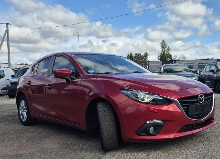 Red Mazda 3 2014 in Kaunas, with an engine capacity of 2.19 L and mileage of 245 thousand km for 2949 €, photo 5 on AUTOMOTO.COM.LV