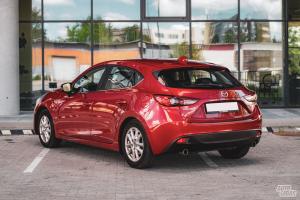 Red Mazda 3 2015 in Kaunas, with an engine capacity of 2.00 L and mileage of 150 thousand km for 8100 €, photo 5 on AUTOMOTO.COM.LV