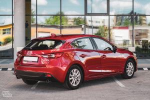 Red Mazda 3 2015 in Kaunas, with an engine capacity of 2.00 L and mileage of 150 thousand km for 8100 €, photo 6 on AUTOMOTO.COM.LV