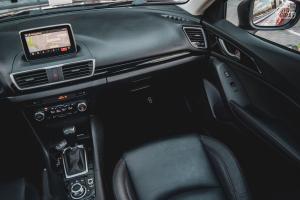 Red Mazda 3 2015 in Kaunas, with an engine capacity of 2.00 L and mileage of 150 thousand km for 8100 €, photo 19 on AUTOMOTO.COM.LV