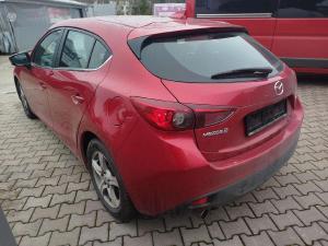 Red Mazda 3 2016 in Utena, with an engine capacity of 2.00 L and mileage of 245 thousand km for 10650 €, photo 5 on AUTOMOTO.COM.LV