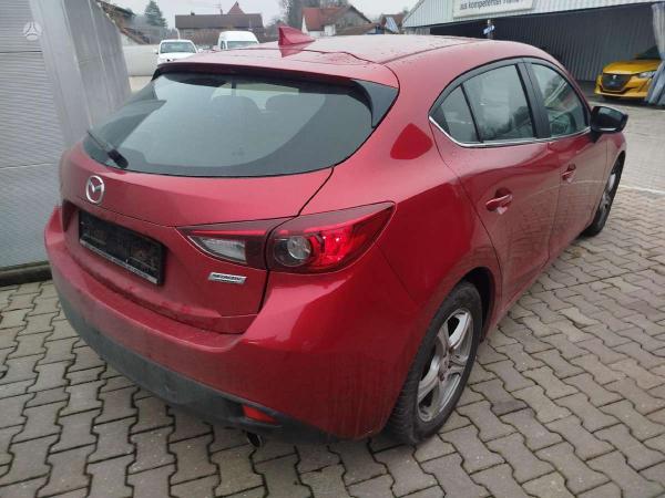 Red Mazda 3 2016 in Utena, with an engine capacity of 2.00 L and mileage of 245 thousand km for 10650 €, photo 7 on AUTOMOTO.COM.LV