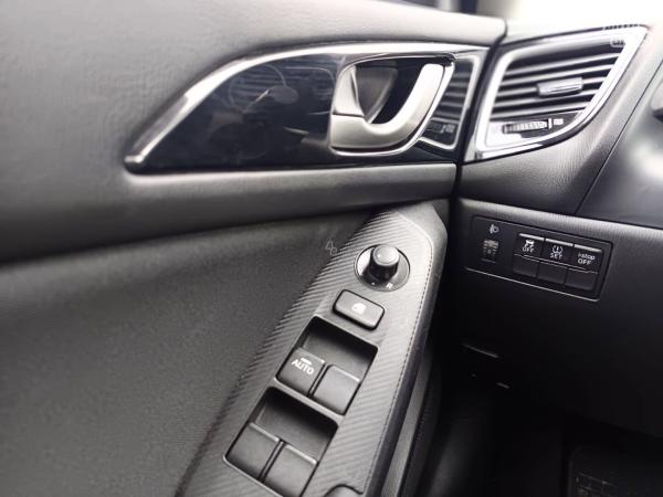 Sarkans Mazda 3 2016 Utena, ar dzinēja tilpumu 2.00 L un nobraukumu 245 tūkst. km par 10650 €, foto 8 vietnē AUTOMOTO.COM.LV