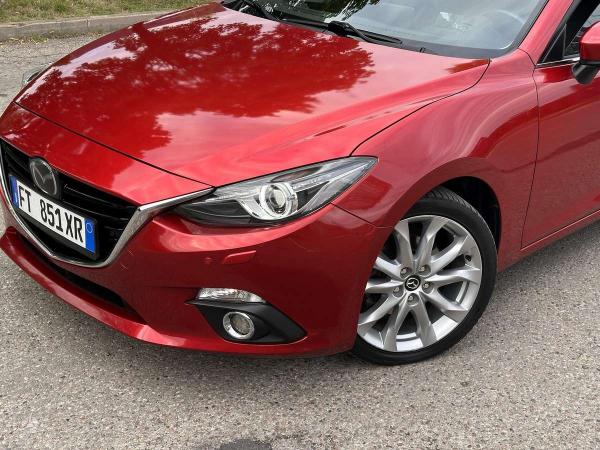 Red Mazda 3 2016 in Jonava, with an engine capacity of 2.19 L and mileage of 173 thousand km for 7999 €, photo 2 on AUTOMOTO.COM.LV