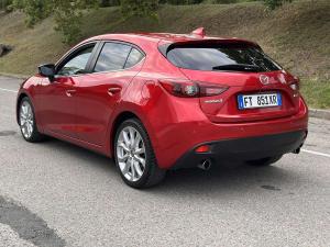Red Mazda 3 2016 in Jonava, with an engine capacity of 2.19 L and mileage of 173 thousand km for 7999 €, photo 6 on AUTOMOTO.COM.LV
