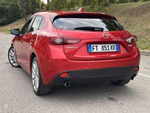 Red Mazda 3 2016 in Jonava, with an engine capacity of 2.19 L and mileage of 173 thousand km for 7999 €, photo 7 on AUTOMOTO.COM.LV