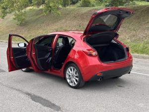 Red Mazda 3 2016 in Jonava, with an engine capacity of 2.19 L and mileage of 173 thousand km for 7999 €, photo 8 on AUTOMOTO.COM.LV