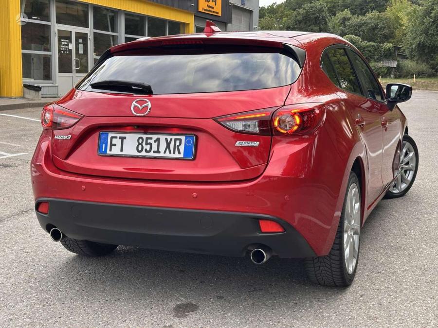 Red Mazda 3 2016 in Jonava, with an engine capacity of 2.19 L and mileage of 173 thousand km for 7999 €, photo 10 on AUTOMOTO.COM.LV