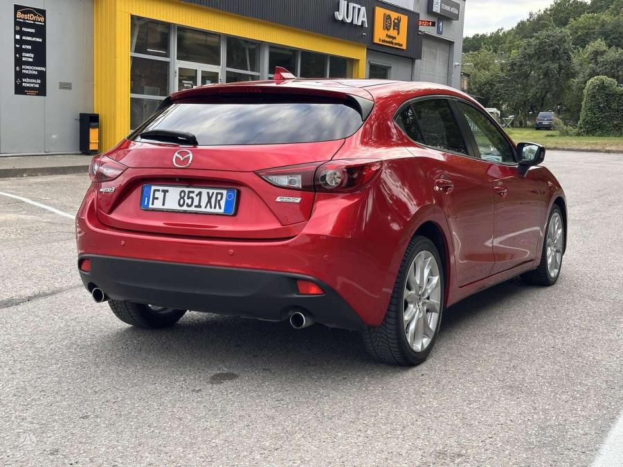 Red Mazda 3 2016 in Jonava, with an engine capacity of 2.19 L and mileage of 173 thousand km for 7999 €, photo 11 on AUTOMOTO.COM.LV