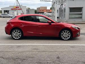 Red Mazda 3 2016 in Jonava, with an engine capacity of 2.19 L and mileage of 173 thousand km for 7999 €, photo 12 on AUTOMOTO.COM.LV
