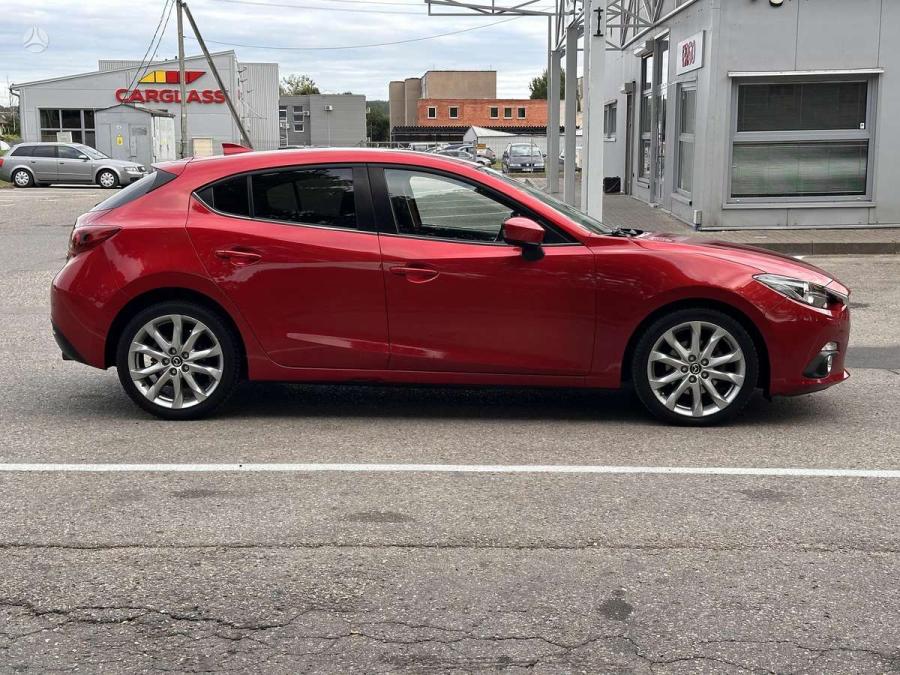 Red Mazda 3 2016 in Jonava, with an engine capacity of 2.19 L and mileage of 173 thousand km for 7999 €, photo 12 on AUTOMOTO.COM.LV