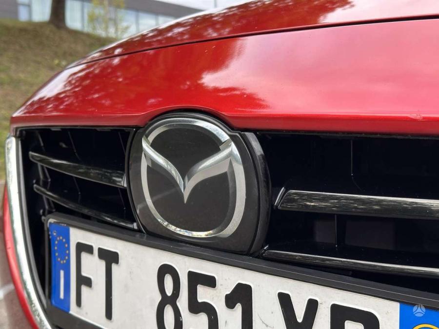 Red Mazda 3 2016 in Jonava, with an engine capacity of 2.19 L and mileage of 173 thousand km for 7999 €, photo 16 on AUTOMOTO.COM.LV