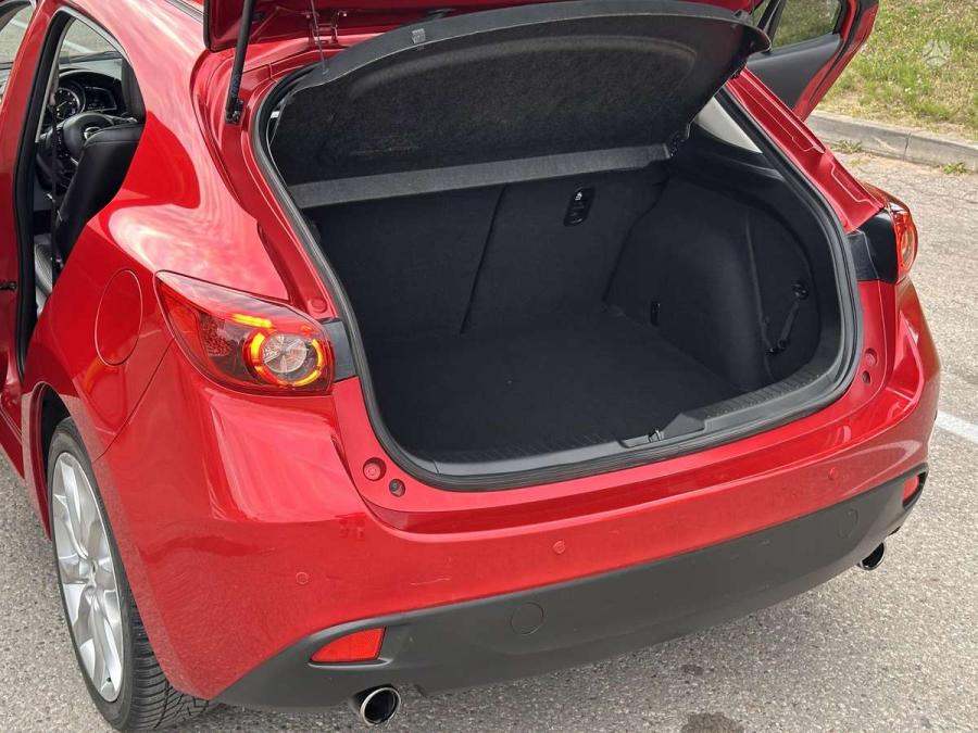 Red Mazda 3 2016 in Jonava, with an engine capacity of 2.19 L and mileage of 173 thousand km for 7999 €, photo 23 on AUTOMOTO.COM.LV