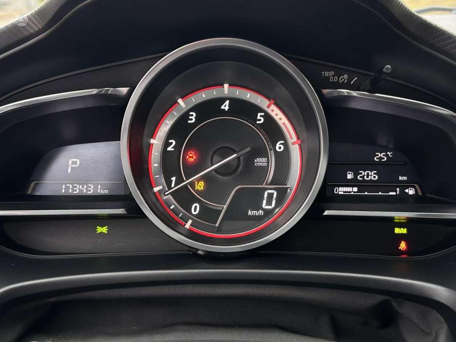 Red Mazda 3 2016 in Jonava, with an engine capacity of 2.19 L and mileage of 173 thousand km for 7999 €, photo 27 on AUTOMOTO.COM.LV