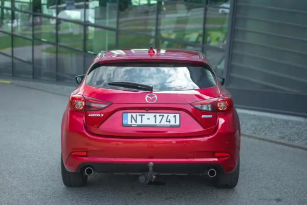Sarkans Mazda 3 2018 Liepāja, ar dzinēja tilpumu 2.20 L un nobraukumu 266 tūkst. km par 9800 €, foto 3 vietnē AUTOMOTO.COM.LV