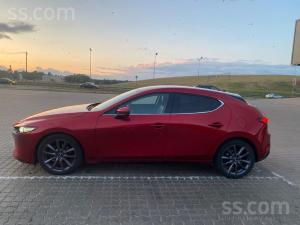 Red Mazda 3 2019 in Riga, with an engine capacity of 2.00 L and mileage of 104 thousand km for 17000 €, photo 5 on AUTOMOTO.COM.LV