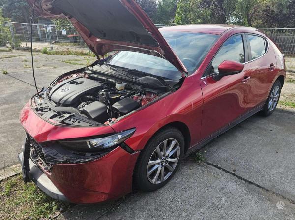 Red Mazda 3 2019 in Kelme, with an engine capacity of 2.00 L and mileage of 48 thousand km for 6500 €, photo 1 on AUTOMOTO.COM.LV