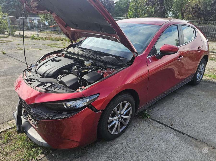 Red Mazda 3 2019 in Kelme, with an engine capacity of 2.00 L and mileage of 48 thousand km for 6500 €, photo 1 on AUTOMOTO.COM.LV