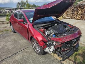 Red Mazda 3 2019 in Kelme, with an engine capacity of 2.00 L and mileage of 48 thousand km for 6500 €, photo 3 on AUTOMOTO.COM.LV