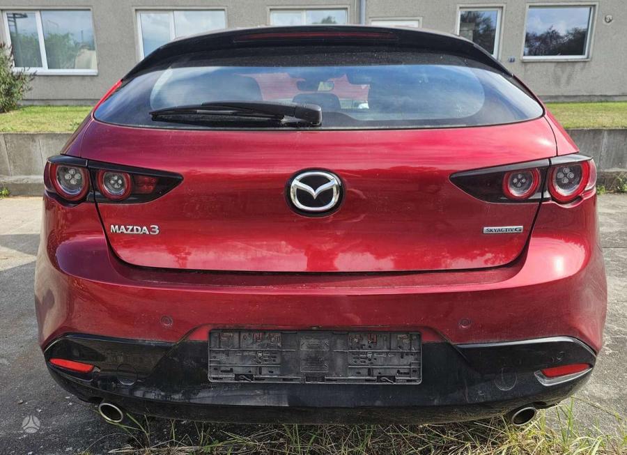 Red Mazda 3 2019 in Kelme, with an engine capacity of 2.00 L and mileage of 48 thousand km for 6500 €, photo 5 on AUTOMOTO.COM.LV