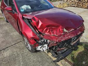 Red Mazda 3 2019 in Kelme, with an engine capacity of 2.00 L and mileage of 48 thousand km for 6500 €, photo 7 on AUTOMOTO.COM.LV