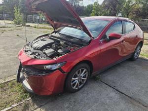 Red Mazda 3 2019 in Kelme, with an engine capacity of 2.00 L and mileage of 48 thousand km for 6500 €, photo 8 on AUTOMOTO.COM.LV