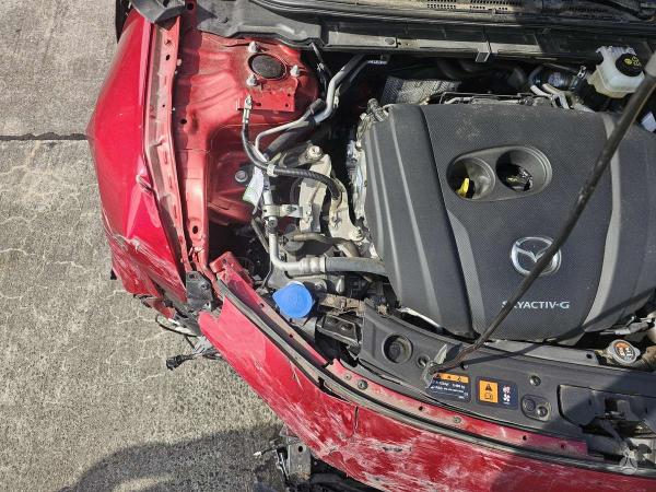 Red Mazda 3 2019 in Kelme, with an engine capacity of 2.00 L and mileage of 48 thousand km for 6500 €, photo 9 on AUTOMOTO.COM.LV