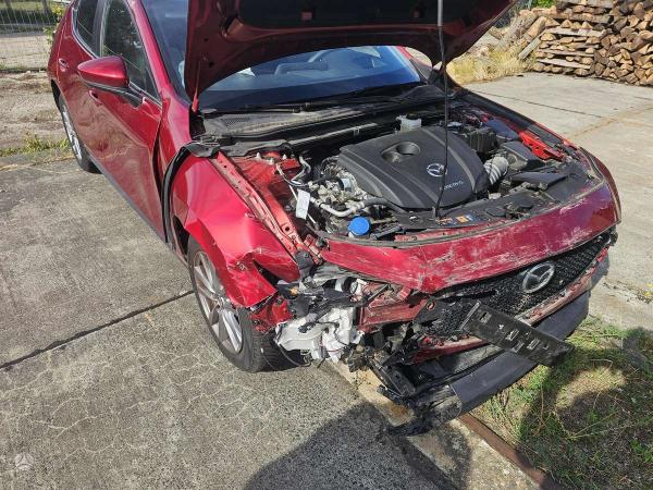Red Mazda 3 2019 in Kelme, with an engine capacity of 2.00 L and mileage of 48 thousand km for 6500 €, photo 10 on AUTOMOTO.COM.LV