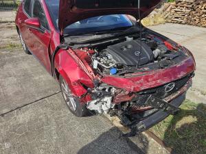 Red Mazda 3 2019 in Kelme, with an engine capacity of 2.00 L and mileage of 48 thousand km for 6500 €, photo 10 on AUTOMOTO.COM.LV