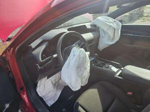 Red Mazda 3 2019 in Kelme, with an engine capacity of 2.00 L and mileage of 48 thousand km for 6500 €, photo 11 on AUTOMOTO.COM.LV