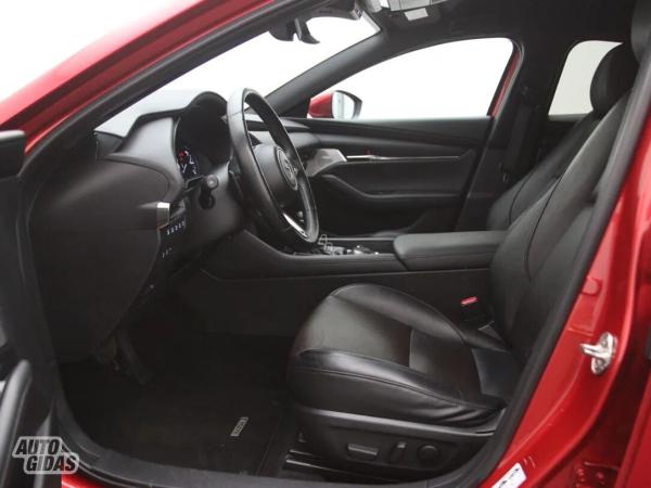 Red Mazda 3 2021 in Vilnius, with an engine capacity of 2.00 L and mileage of 122 thousand km for 18099 €, photo 4 on AUTOMOTO.COM.LV
