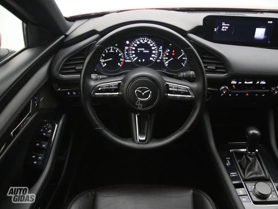 Sarkans Mazda 3 2021 Viļņa, ar dzinēja tilpumu 2.00 L un nobraukumu 122 tūkst. km par 18099 €, foto 18 vietnē AUTOMOTO.COM.LV