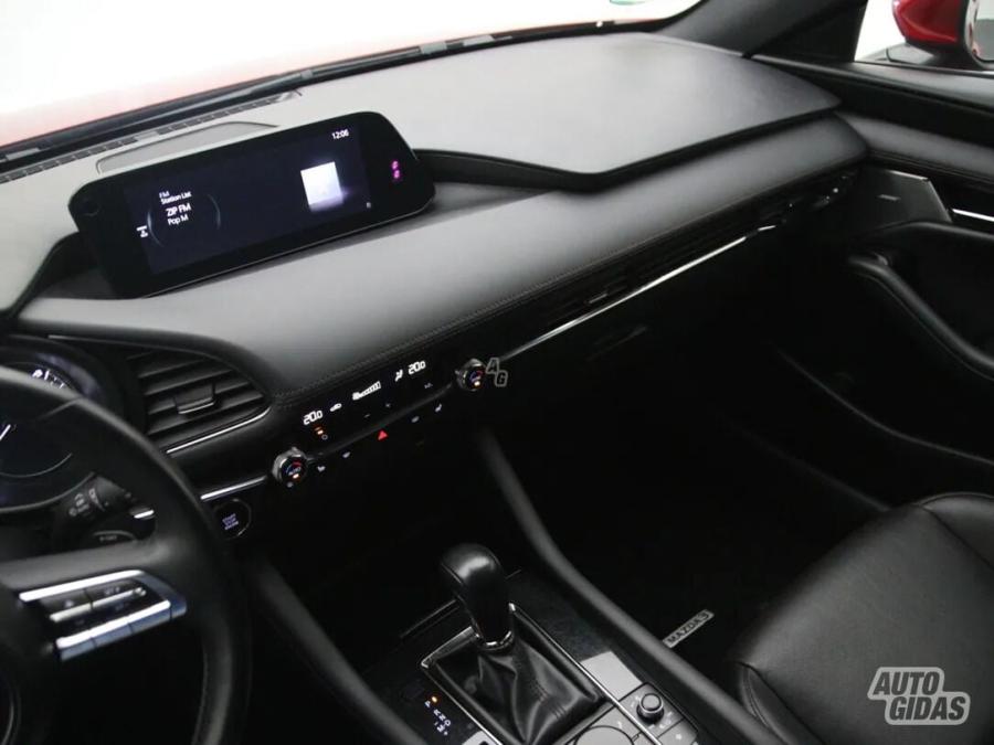 Sarkans Mazda 3 2021 Viļņa, ar dzinēja tilpumu 2.00 L un nobraukumu 122 tūkst. km par 18099 €, foto 22 vietnē AUTOMOTO.COM.LV