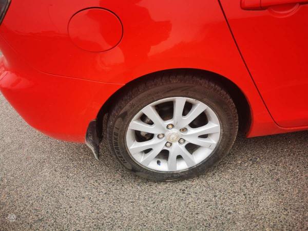 Red Mazda 3 2008 in Vilnius, with an engine capacity of 1.60 L and mileage of 235 thousand km for 1690 €, photo 7 on AUTOMOTO.COM.LV