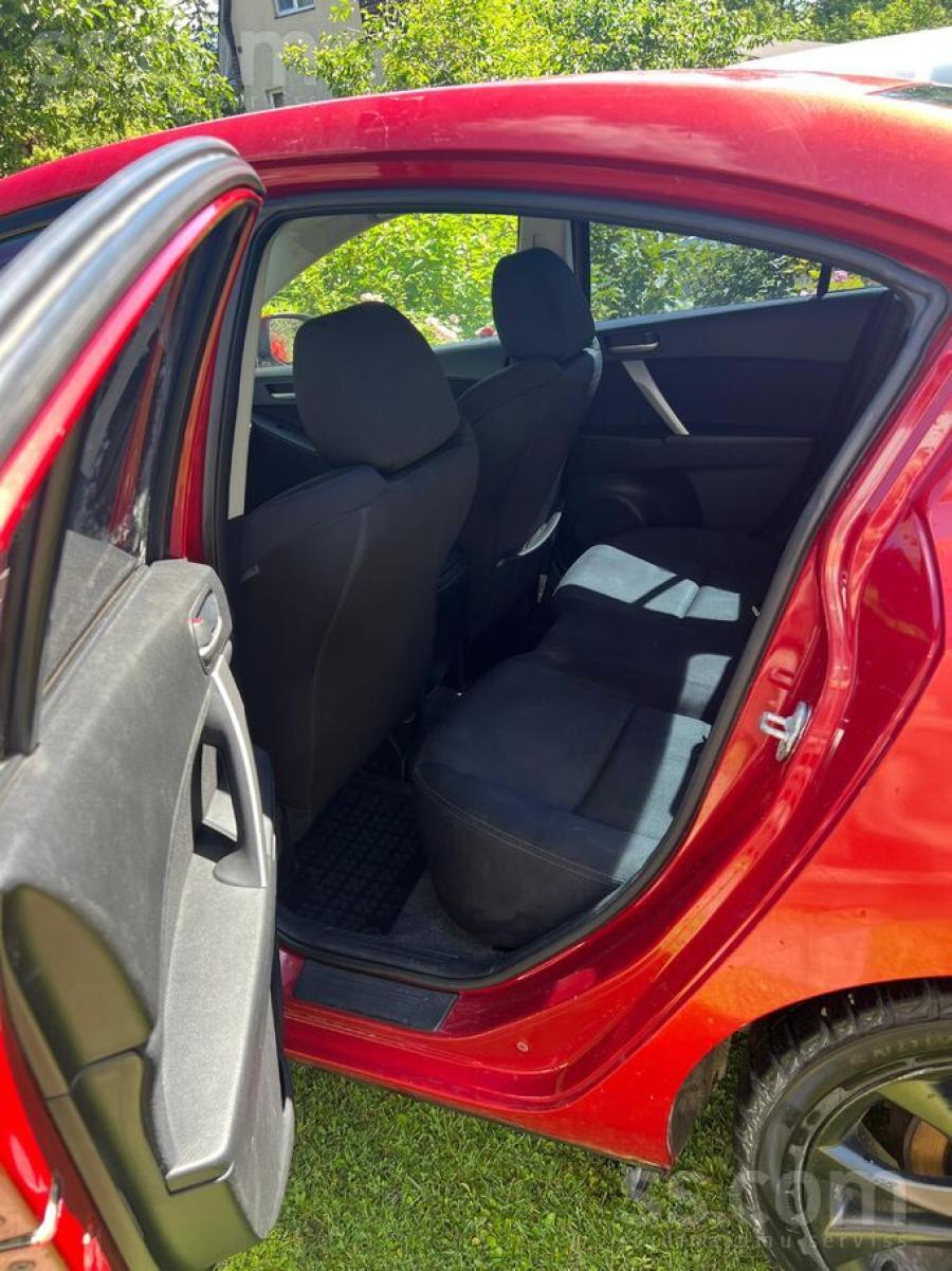 Red Mazda 3 2010 in Riga, with an engine capacity of 2.00 L and mileage of 234 thousand km for 2500 €, photo 8 on AUTOMOTO.COM.LV