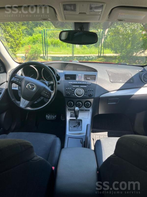 Red Mazda 3 2010 in Riga, with an engine capacity of 2.00 L and mileage of 234 thousand km for 2500 €, photo 9 on AUTOMOTO.COM.LV