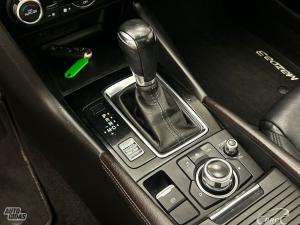 Red Mazda 3 2017 in Avizieniai, with an engine capacity of 2.00 L and mileage of 90 thousand km for 9100 €, photo 20 on AUTOMOTO.COM.LV